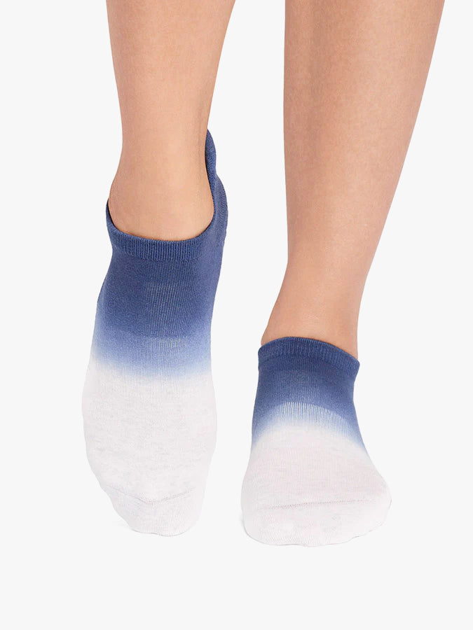Tavi Noir Savvy Grip Socks - Soft Blue Ombre – Yogamatters